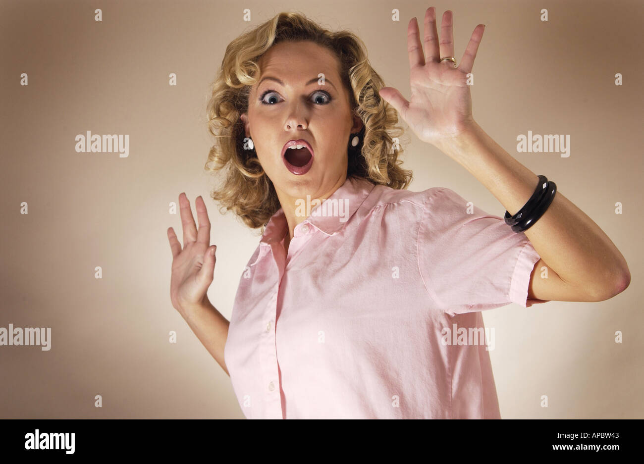 Scared woman retro hi-res stock photography and images - Alamy
