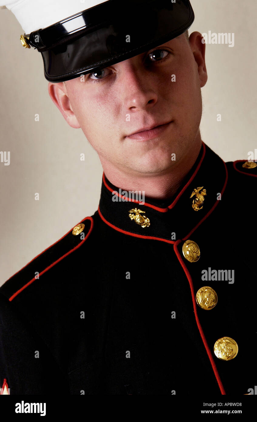 Marine dress blues portrait hi-res stock photography and images - Alamy