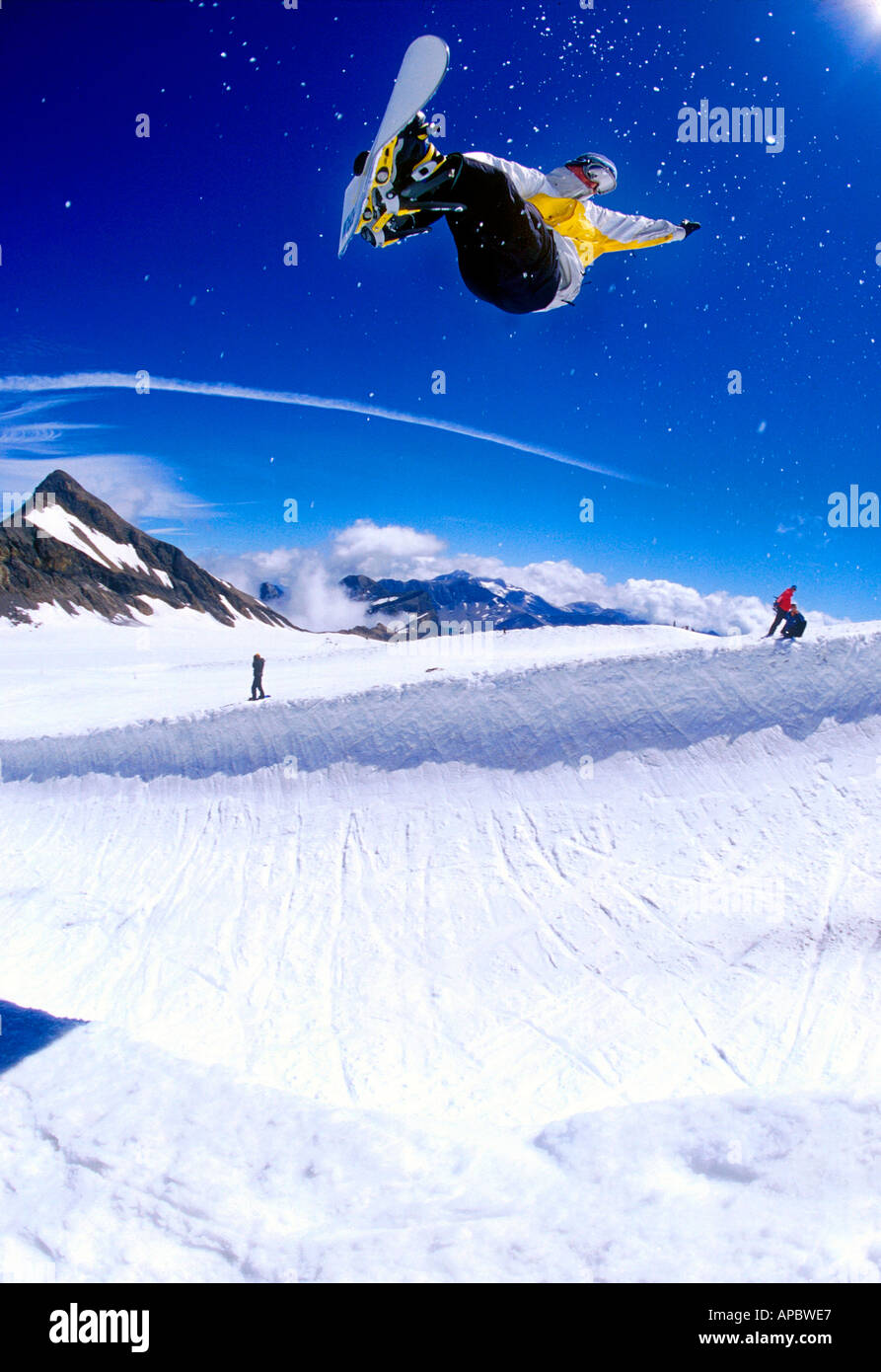 Snowboarding halfpipe hi-res stock photography and images - Alamy