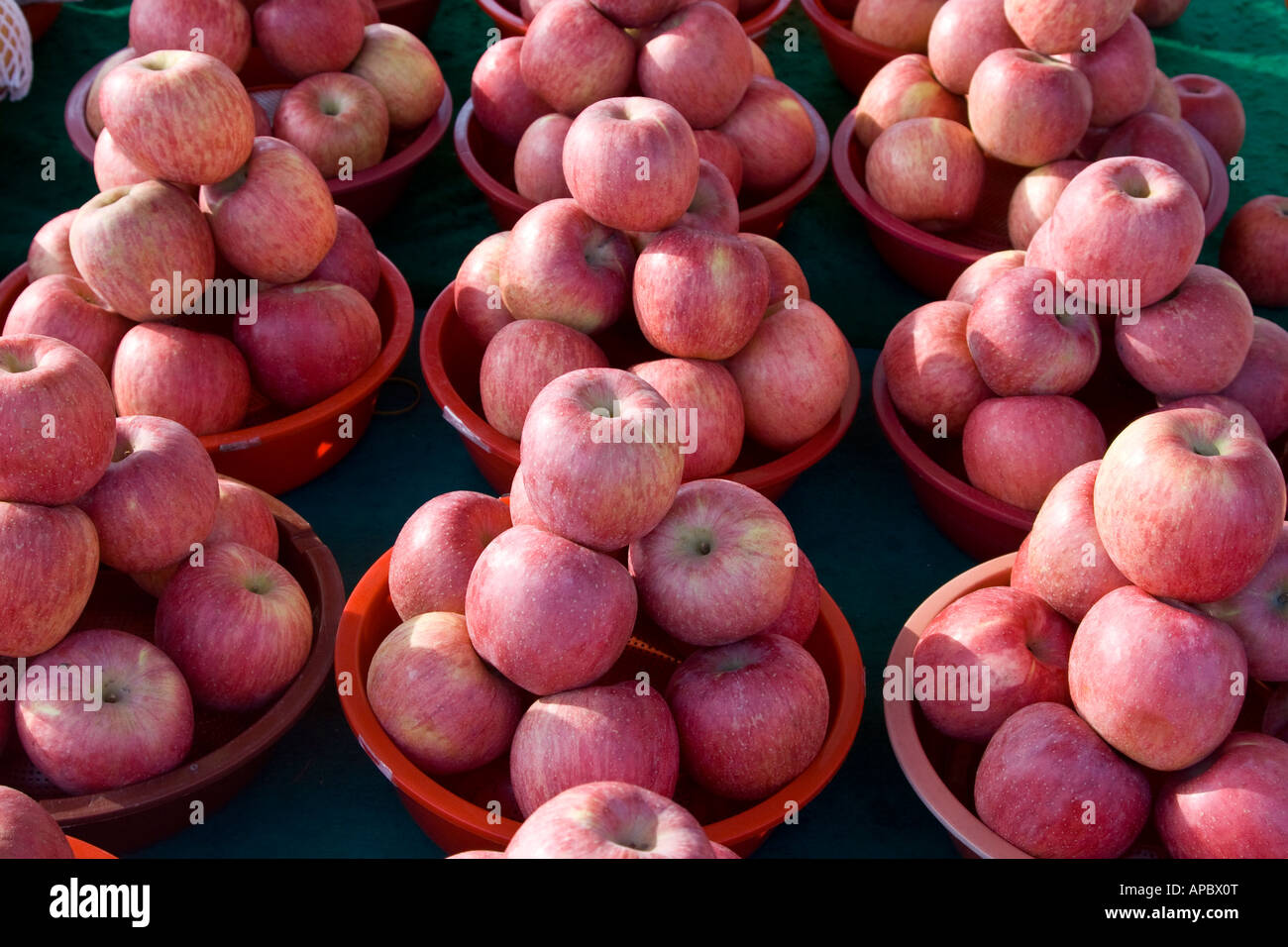 Korean Apples in Namdaemun Market Seoul South Korea Stock Photo - Alamy
