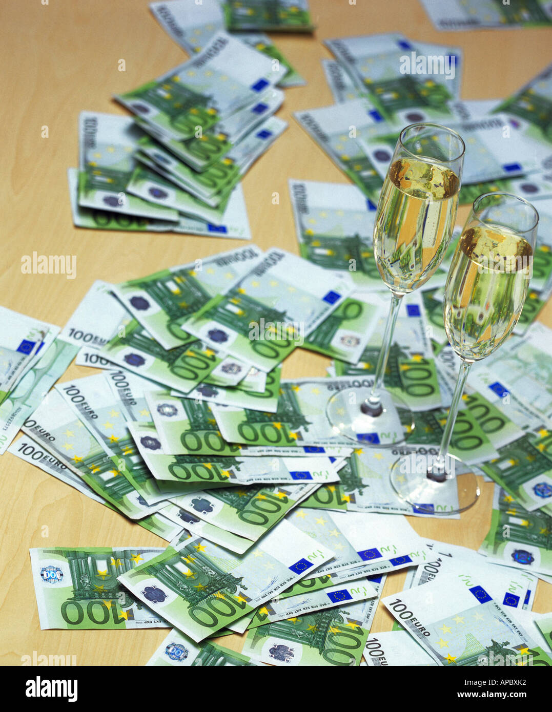Two hundred euro notes hi-res stock photography and images - Alamy