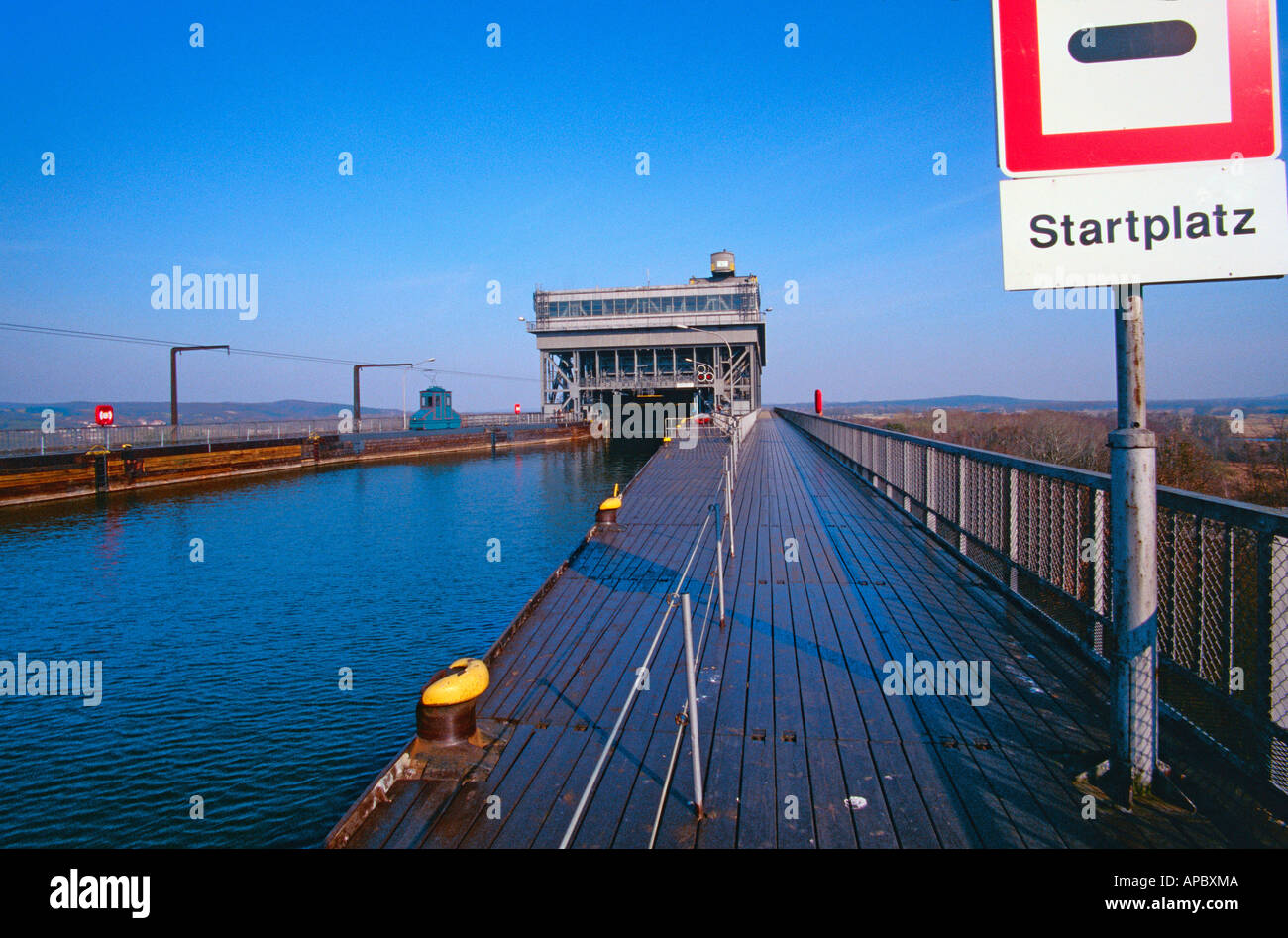 Stage lift hi-res stock photography and images - Alamy