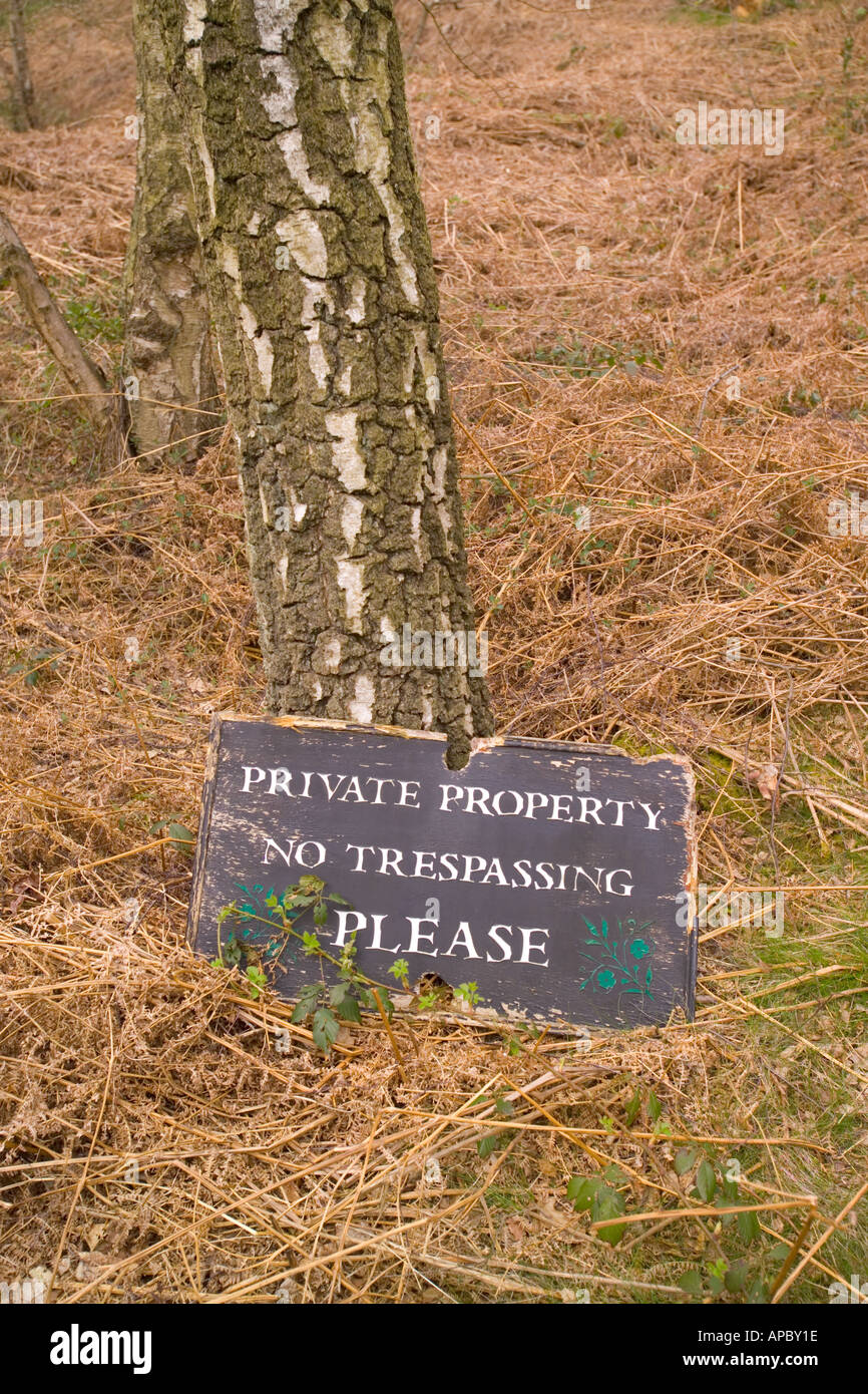 Private property sign path uk hi-res stock photography and images - Alamy