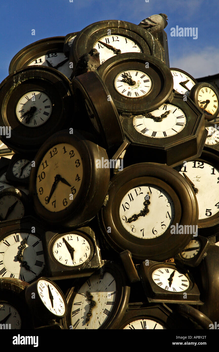Clockwork sculpture hi-res stock photography and images - Alamy