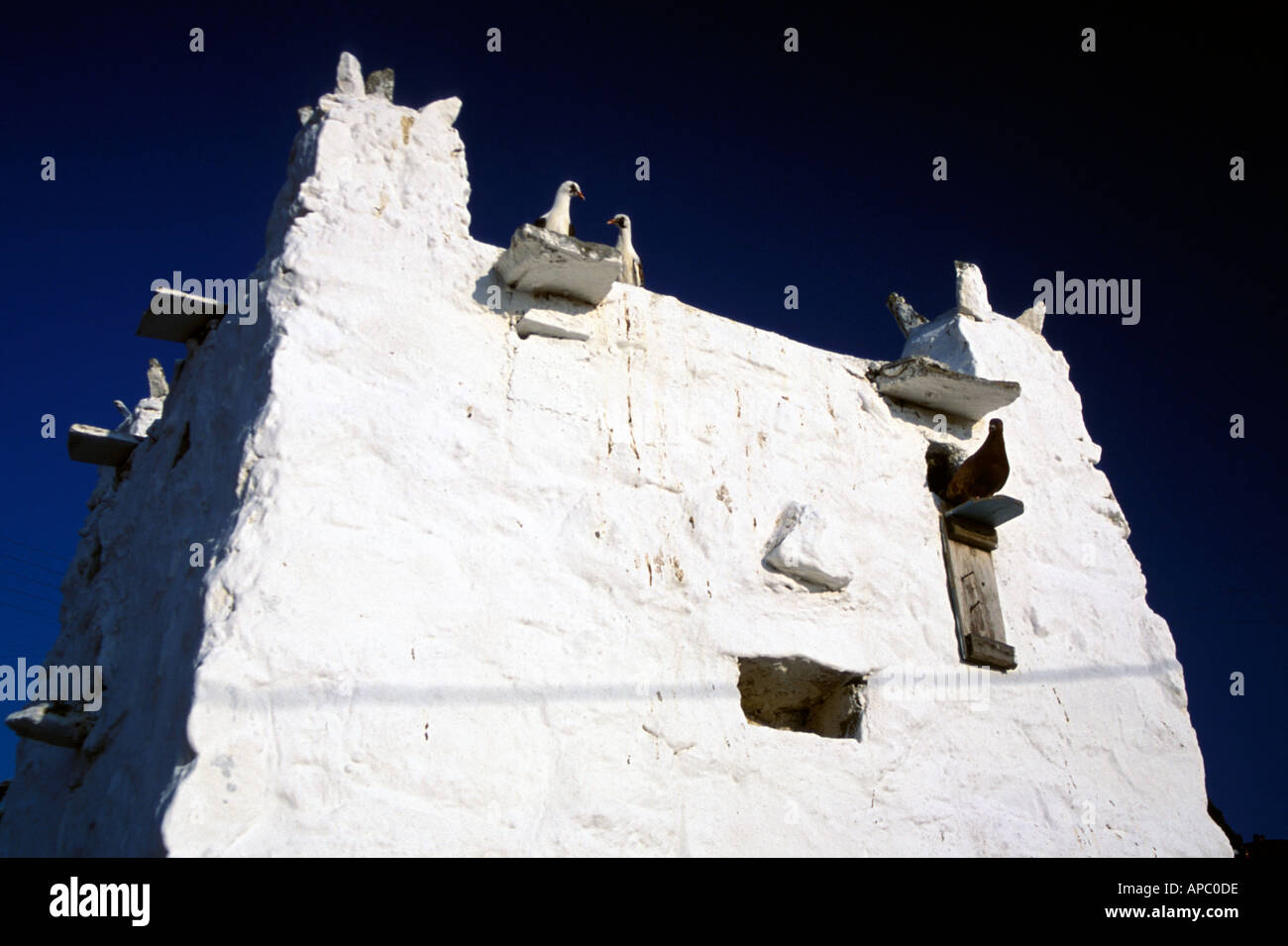 White dovecot hi-res stock photography and images - Alamy