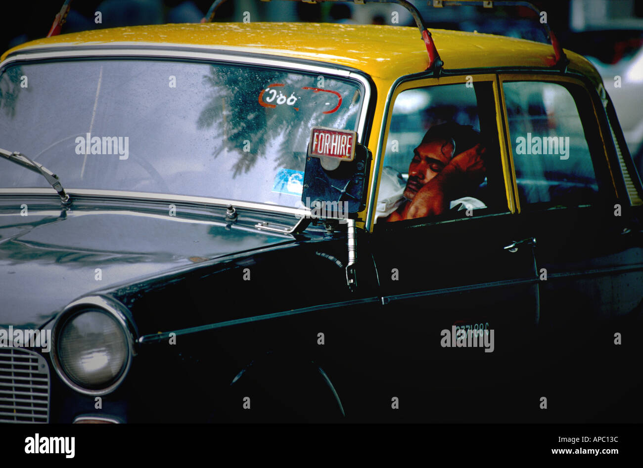 Taxi driver in mumbai india hi-res stock photography and images - Alamy