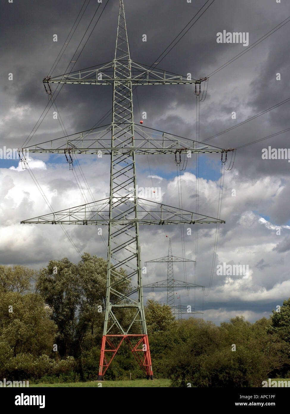 Heavy lines hi-res stock photography and images - Alamy