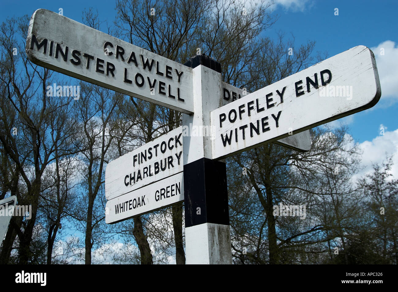 Old english road sign in the cotswolds hi-res stock photography and ...