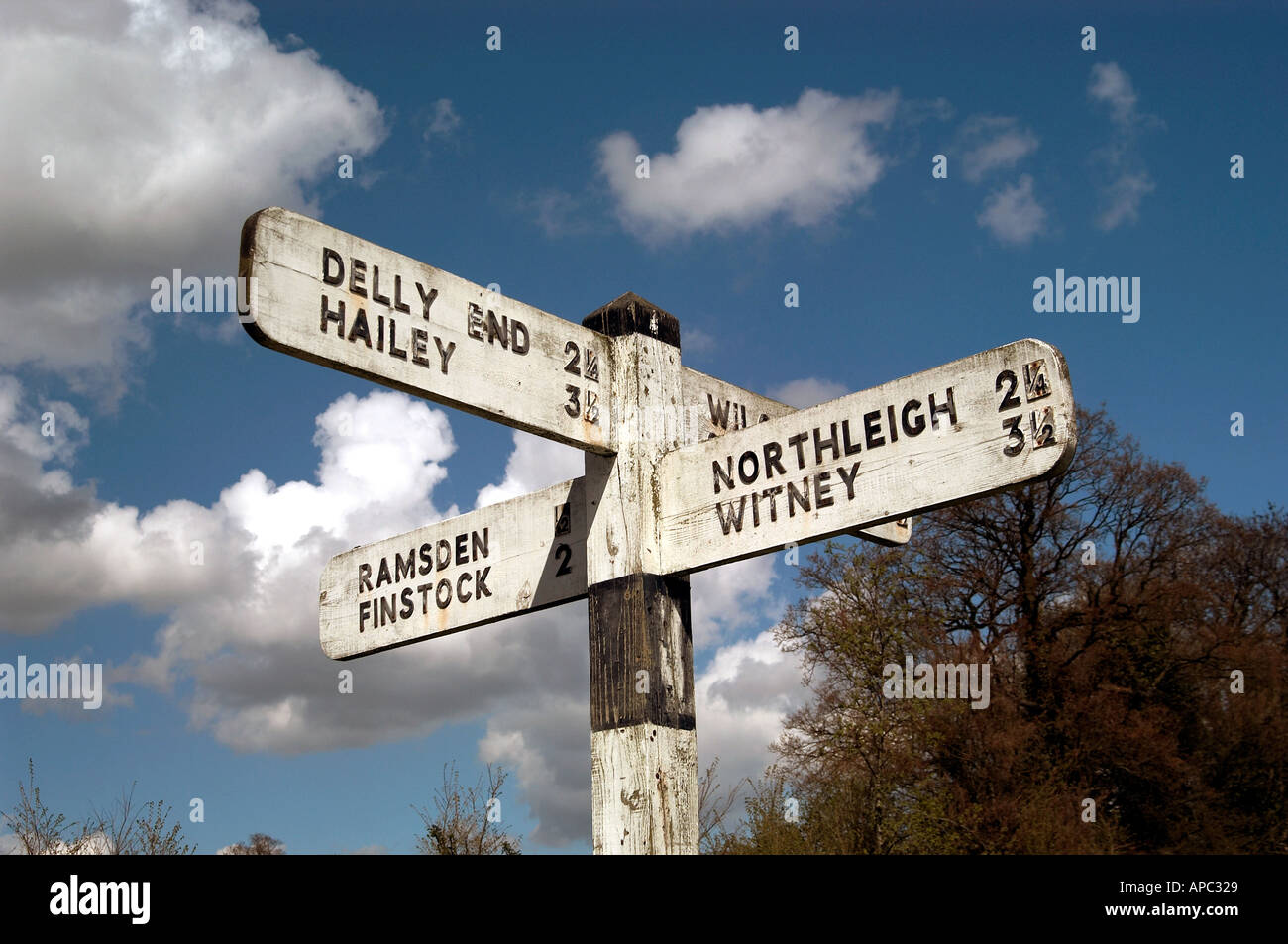 Old english road sign in the cotswolds hi-res stock photography and ...