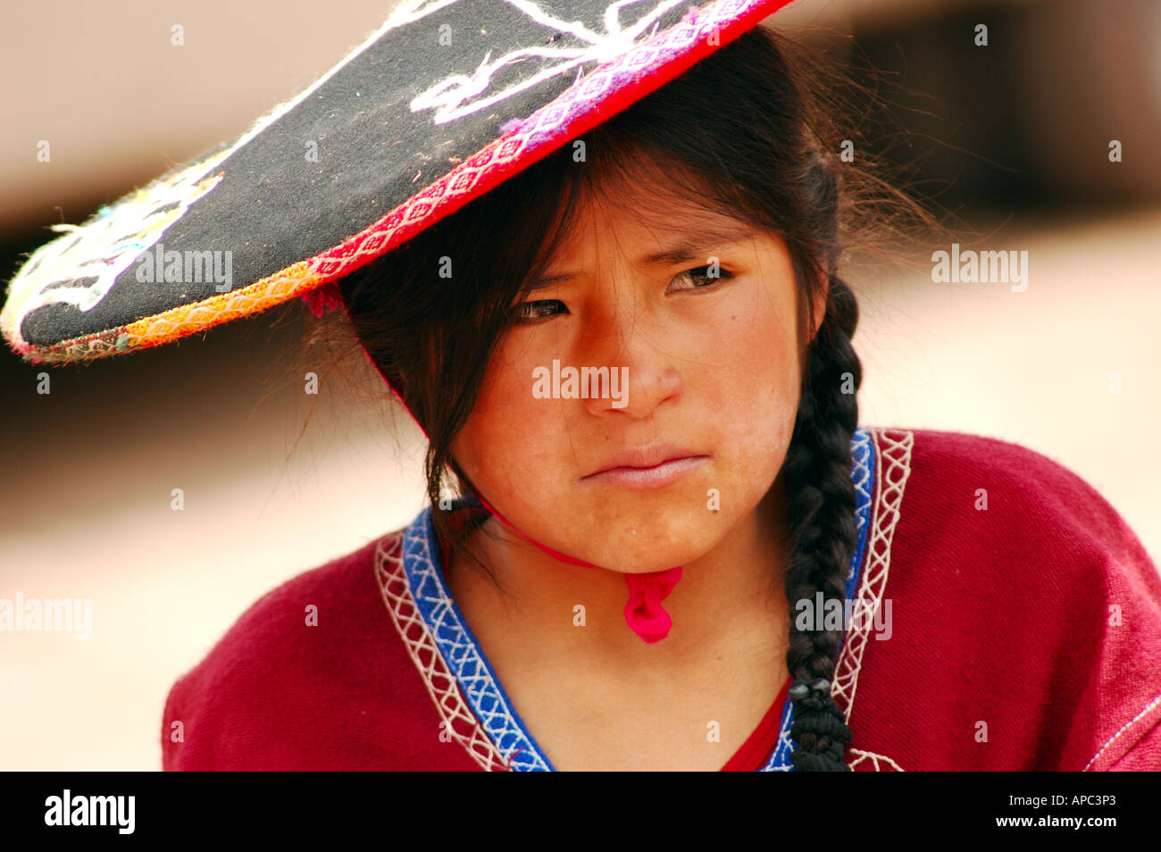 Quechua girls traditional dress hi-res stock photography and images - Alamy