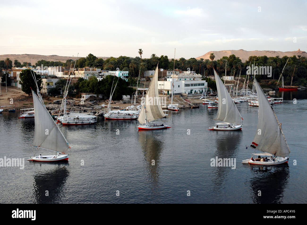 Egypt boats sailing boat hi-res stock photography and images - Alamy