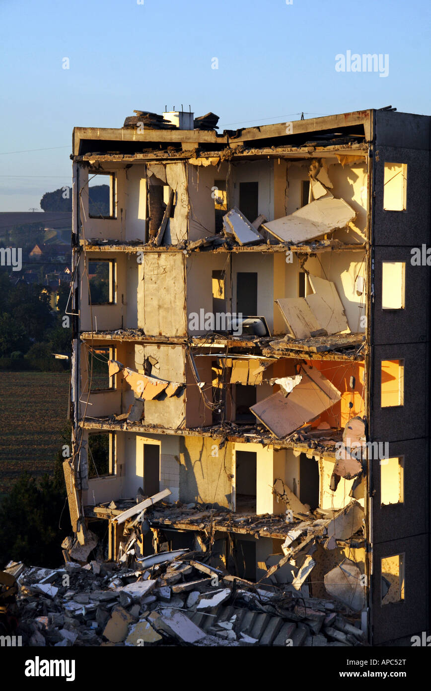 Tear down building hi-res stock photography and images - Alamy