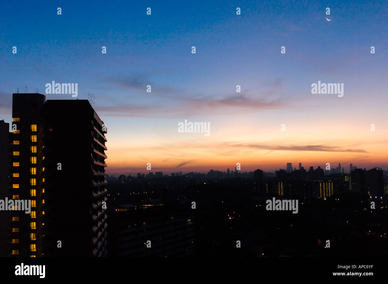 Sunlight breaking through the horizon at early dawn Stock Photo - Alamy