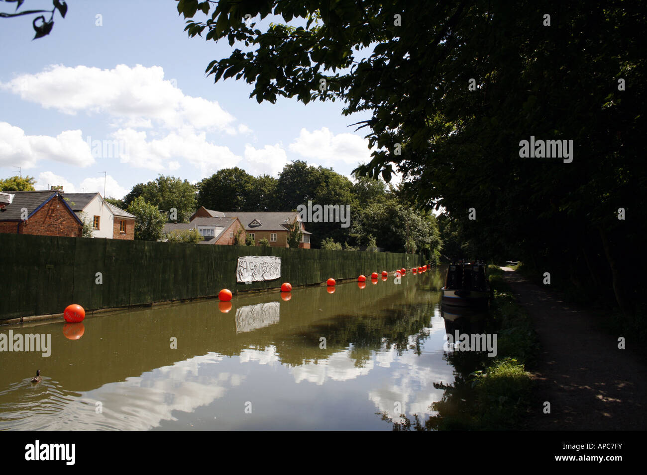 "Save our boatyard" on the Oxford Canal Stock Photo - Alamy