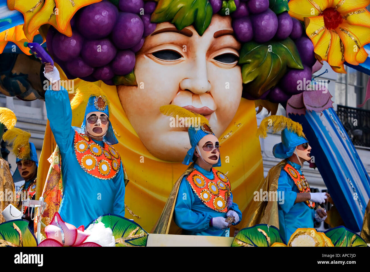 Parade riders in a the Rex parade during Mardi Gras in New Orleans ...