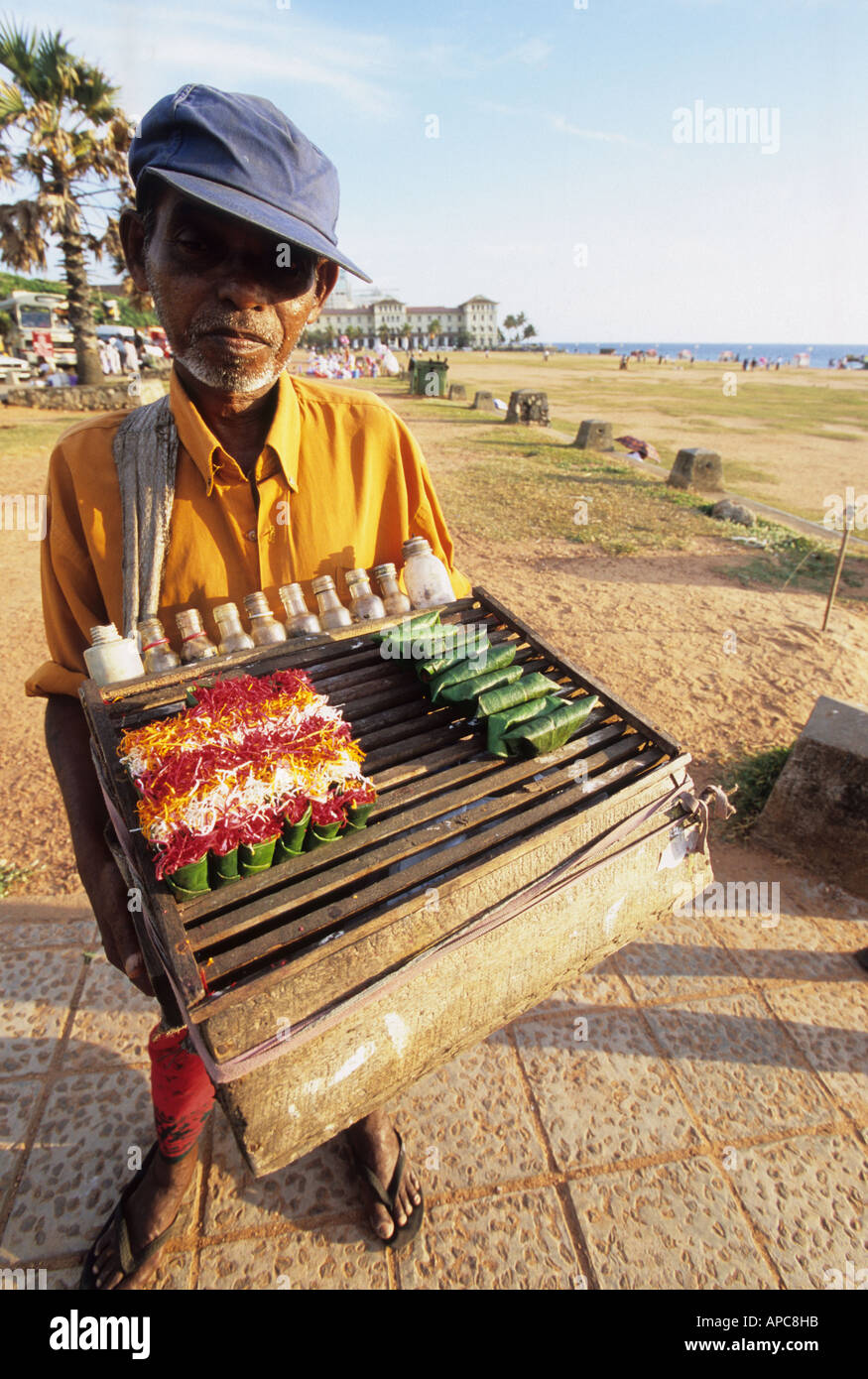 street seller gall face green colombo Stock Photo - Alamy