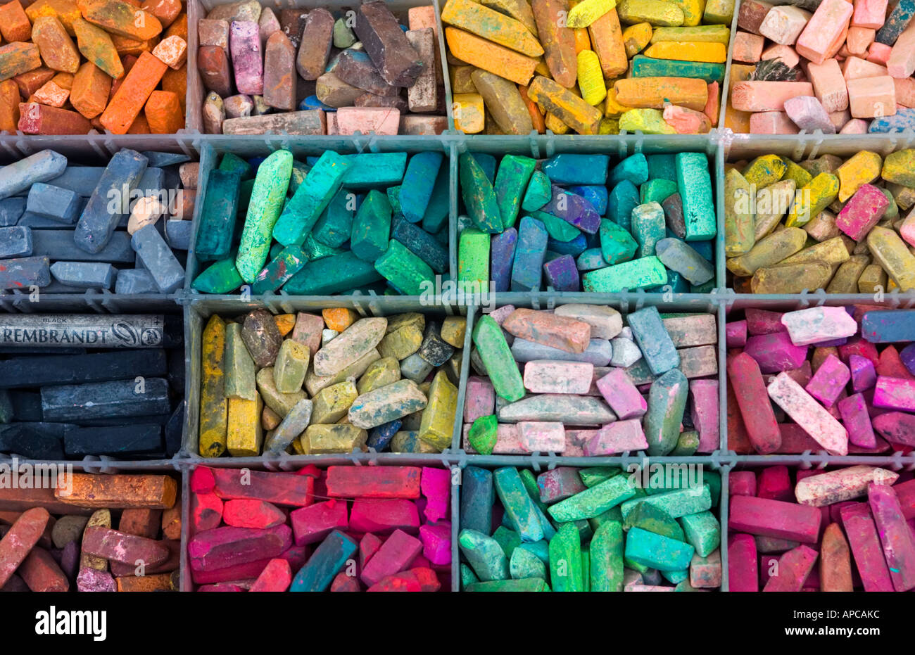 Artists chalk hi-res stock photography and images - Alamy
