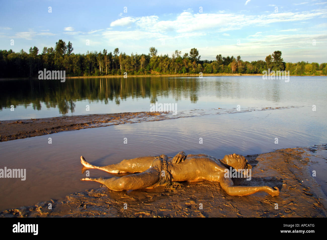 Dead body man hi-res stock photography and images - Alamy