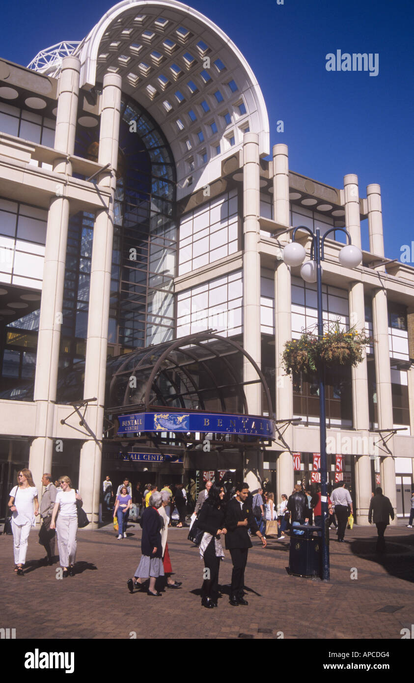 Shoppers by the Bentall Shopping Centre, Clarence Street, Kingston upon ...