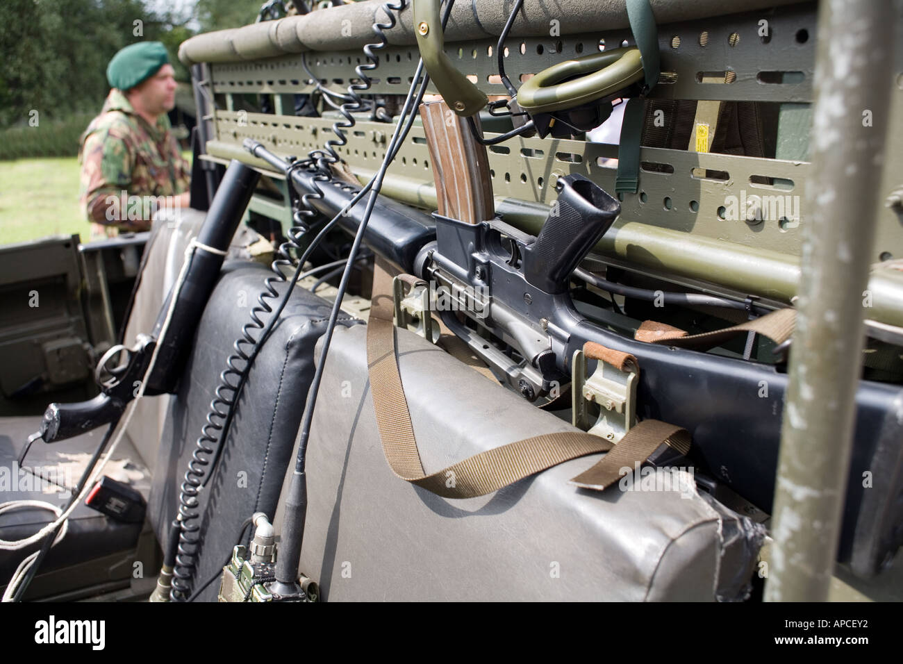British army land rover hi-res stock photography and images - Alamy