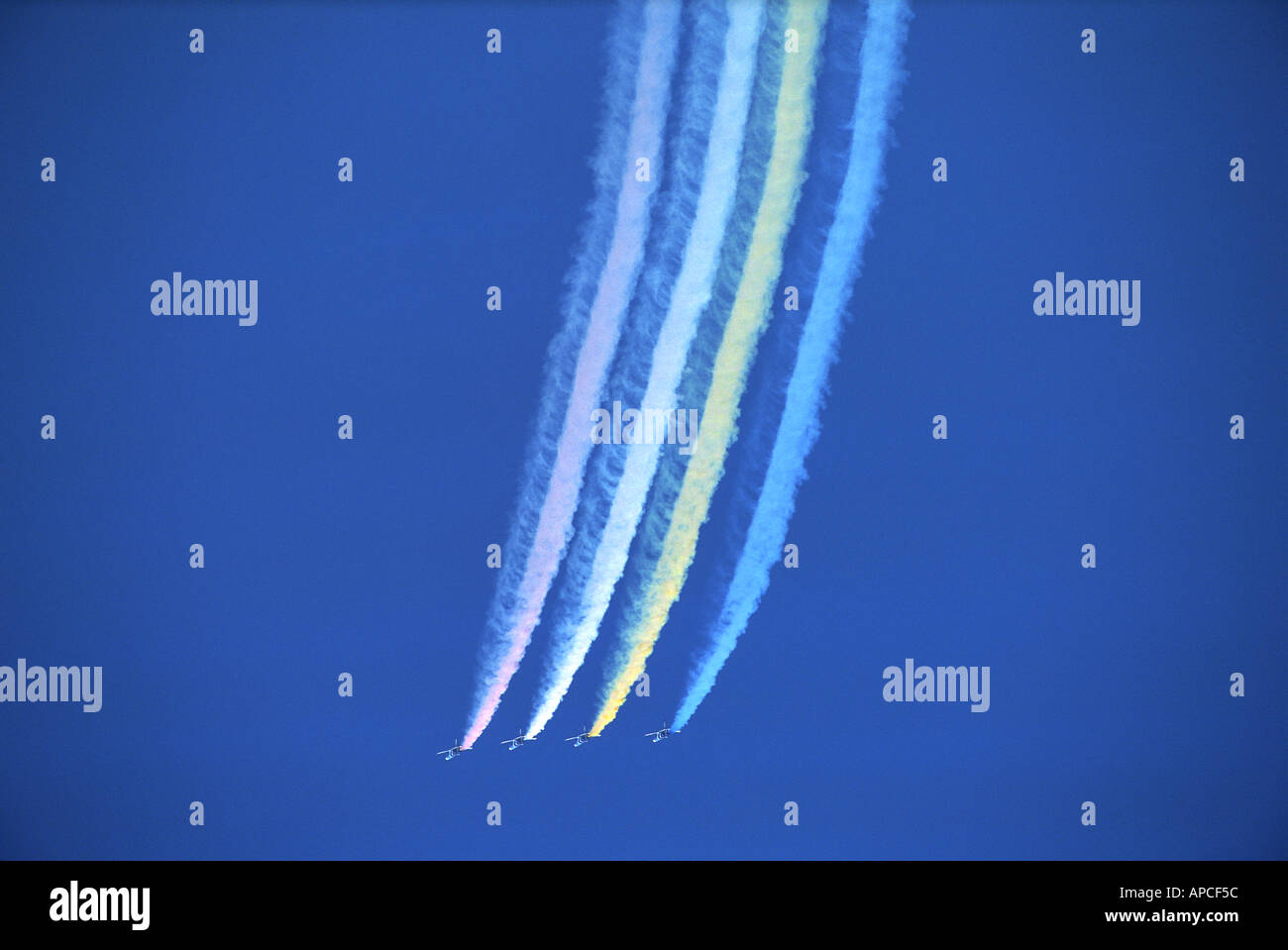 Long distance flying hi-res stock photography and images - Alamy