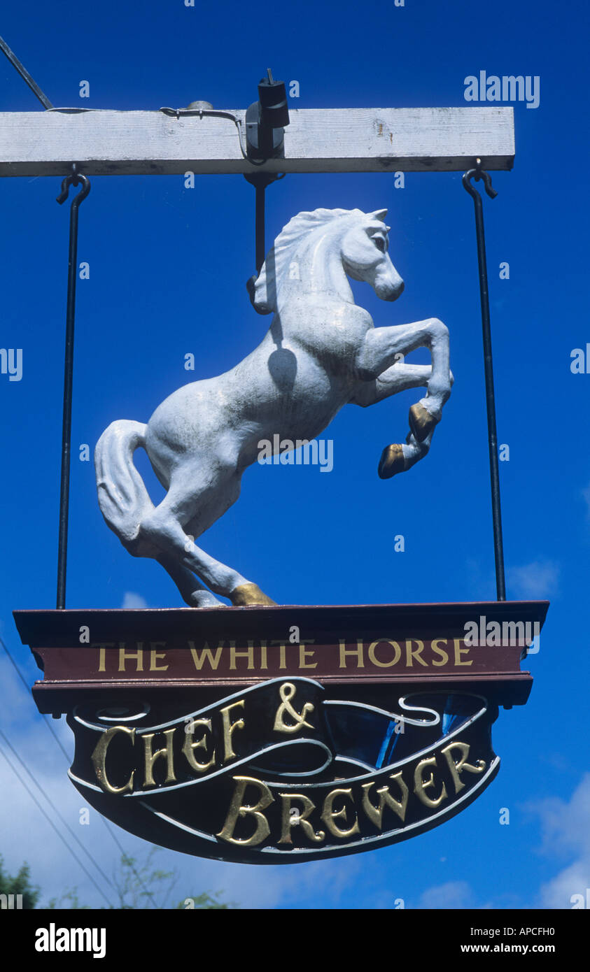 Guildford [white house pub] hi-res stock photography and images - Alamy