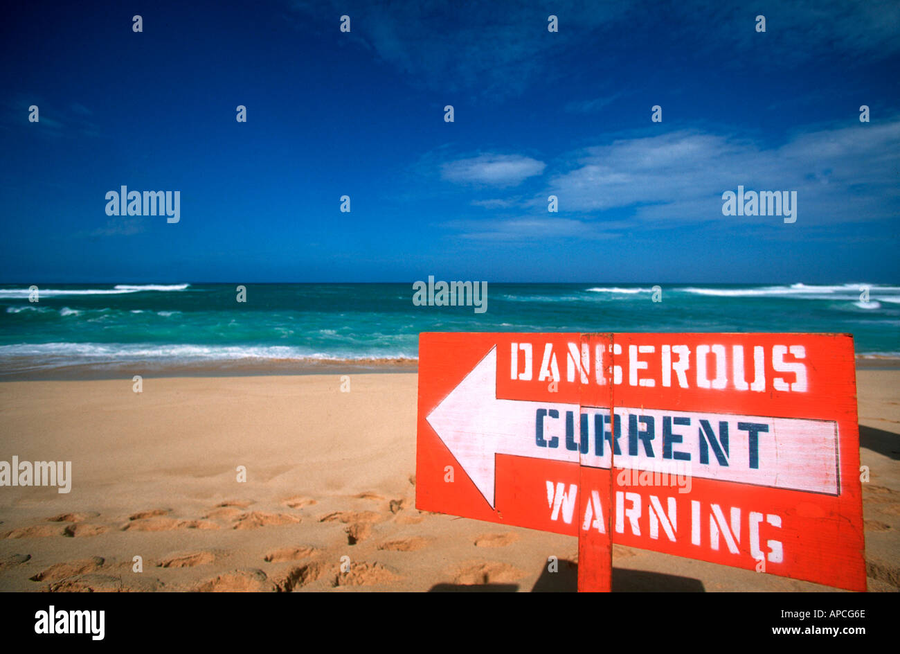 Warning sign on Sunset Beach, Hawaii - December 2001 Stock Photo - Alamy