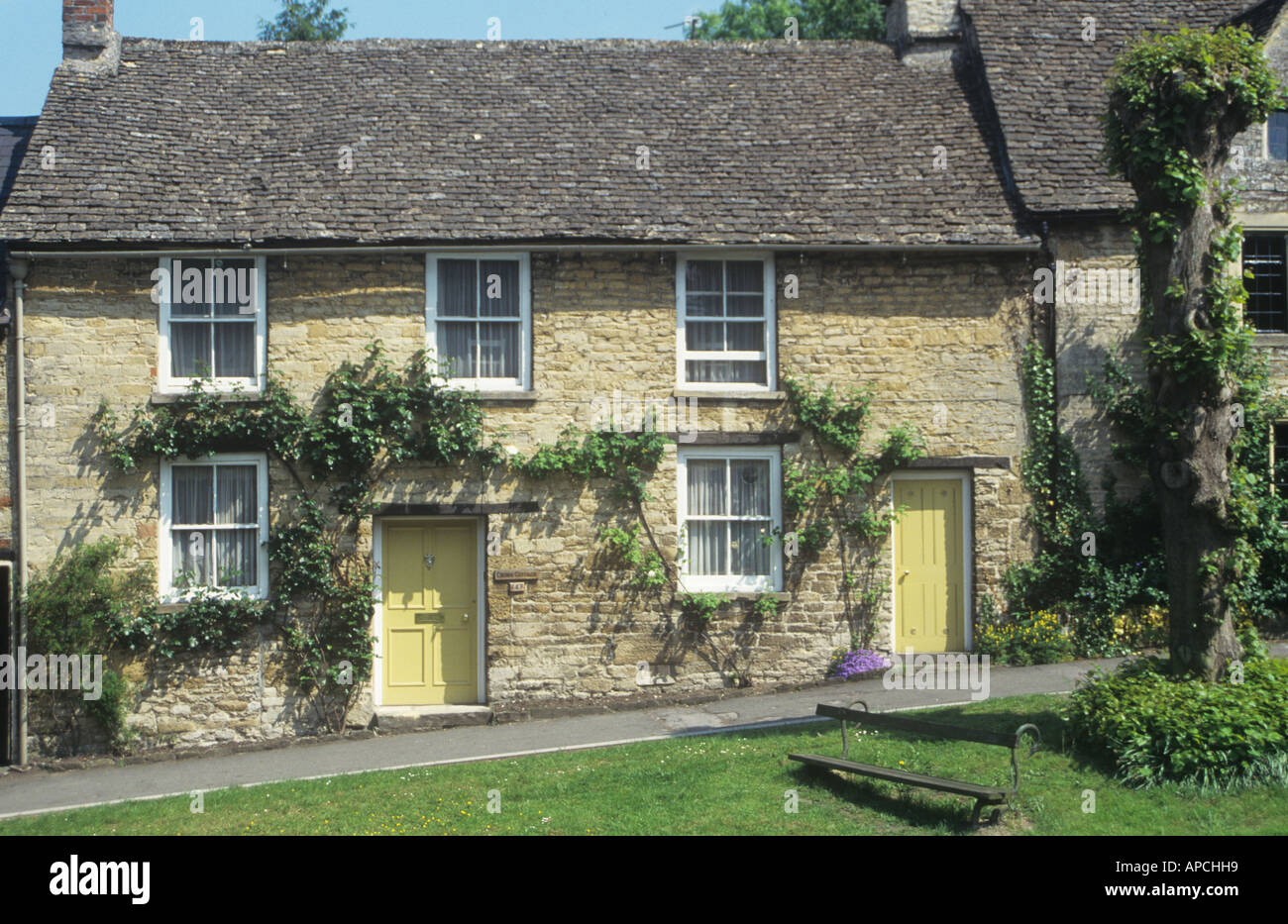 Typical Cotswold Stone Cottages at Burford, the Cotswolds, Oxfordshire ...