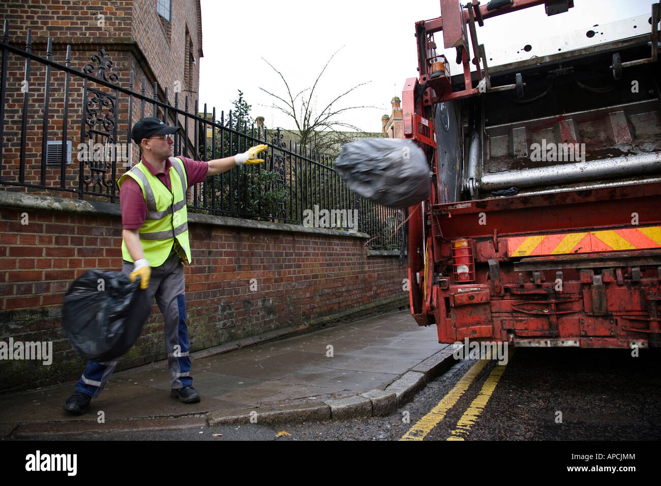 Rubbish lorry hi-res stock photography and images - Alamy