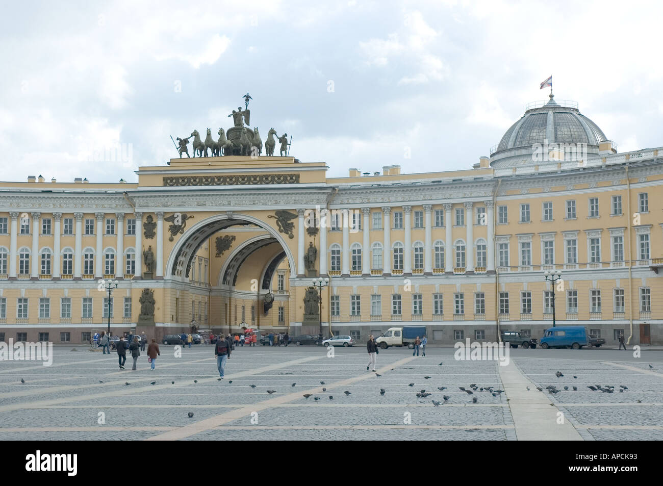 The General Staff Building in Palace Square Saint Petersburg Russia ...