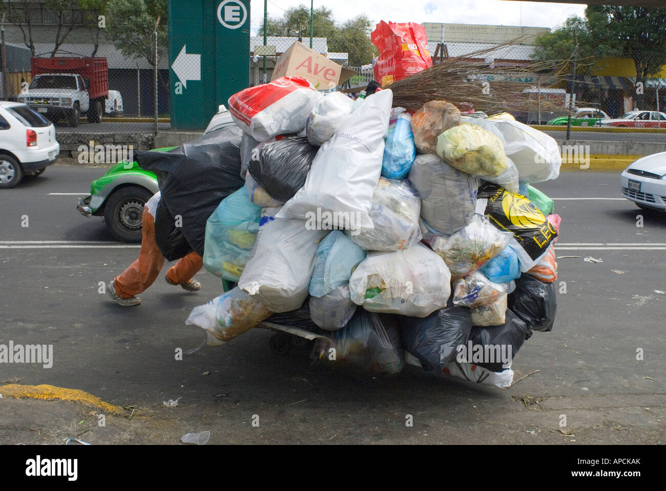Overloaded cart hi-res stock photography and images - Alamy