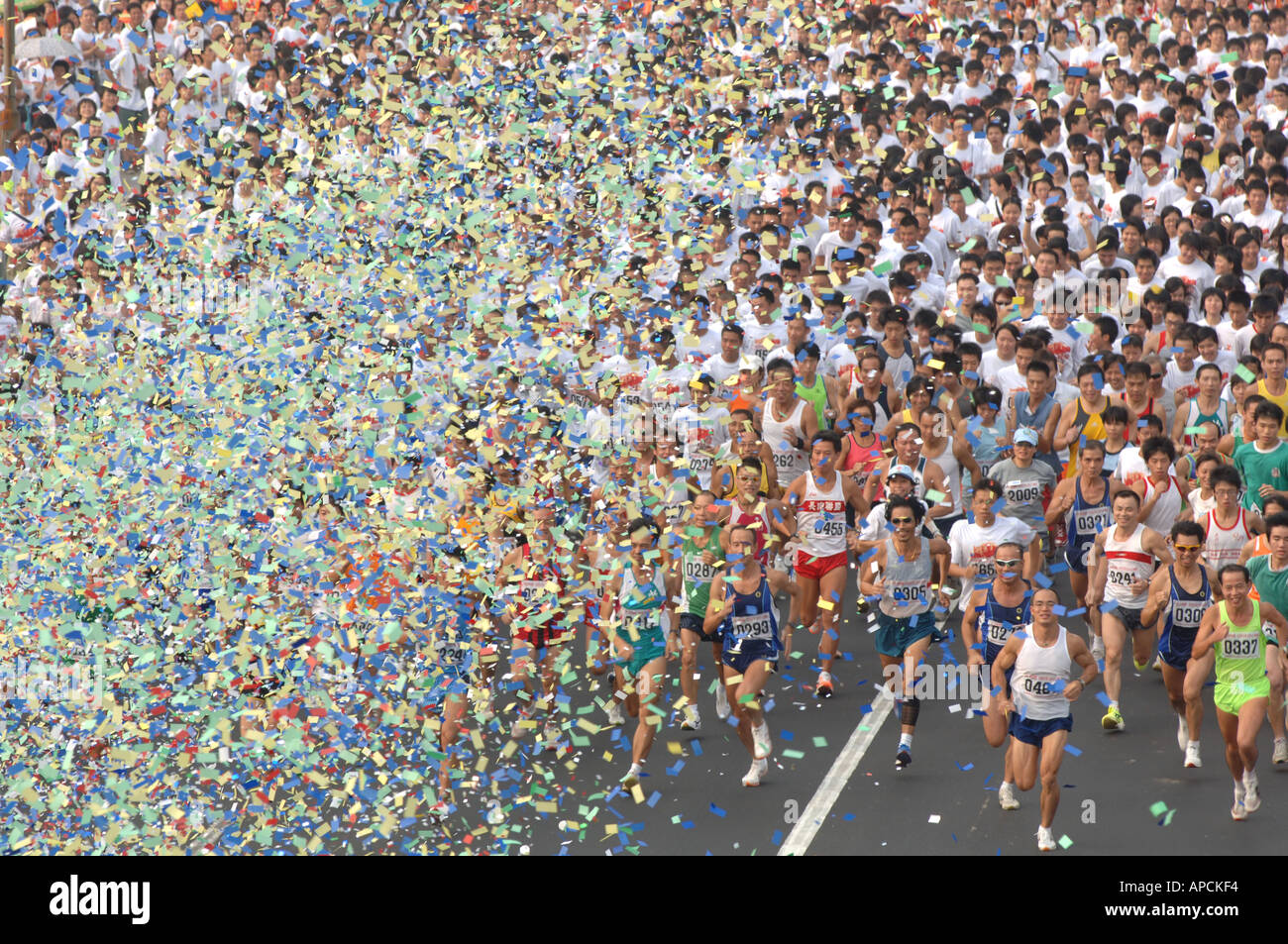 Crowd running chinese hi-res stock photography and images - Alamy