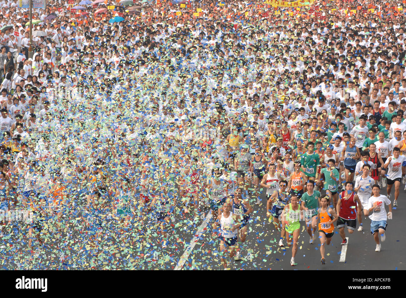 Crowd running chinese hi-res stock photography and images - Alamy