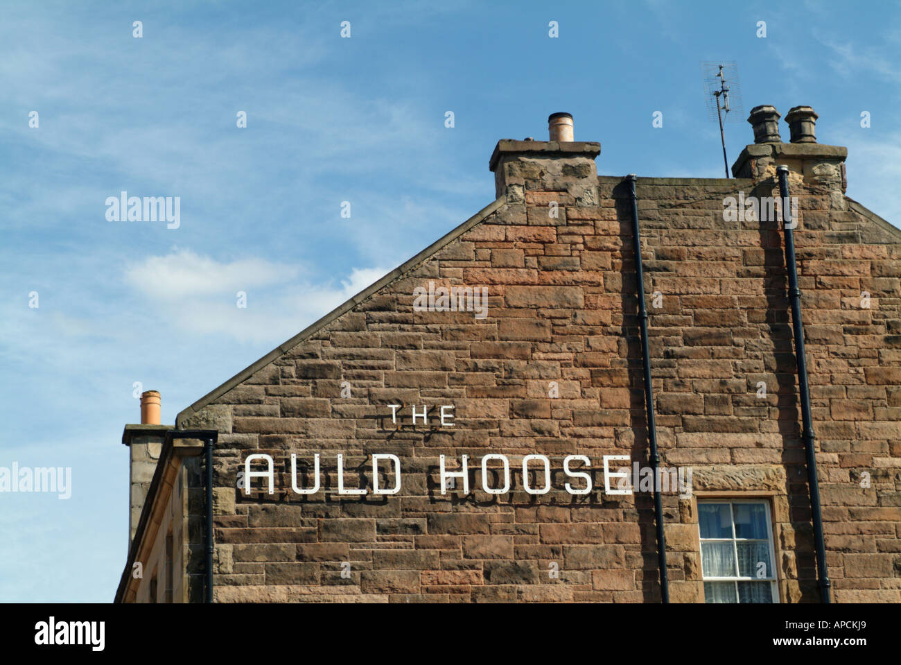 Auld hoose pub hi-res stock photography and images - Alamy