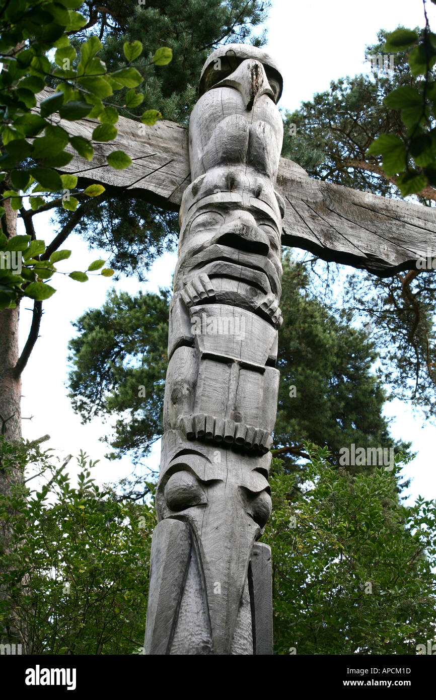 Wooden Totum Pole in the Woods Stock Photo - Alamy