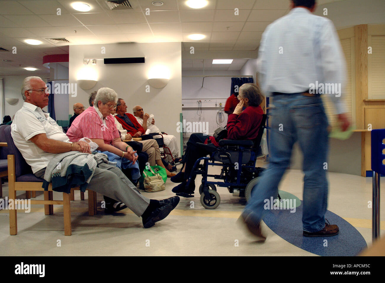 Hospital waiting room people uk hi-res stock photography and images - Alamy