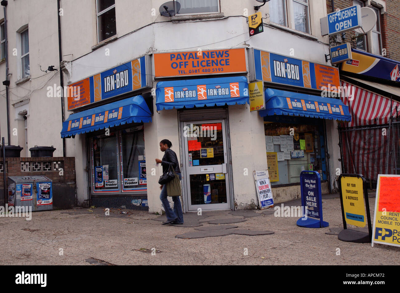 Corner shop london hi-res stock photography and images - Alamy