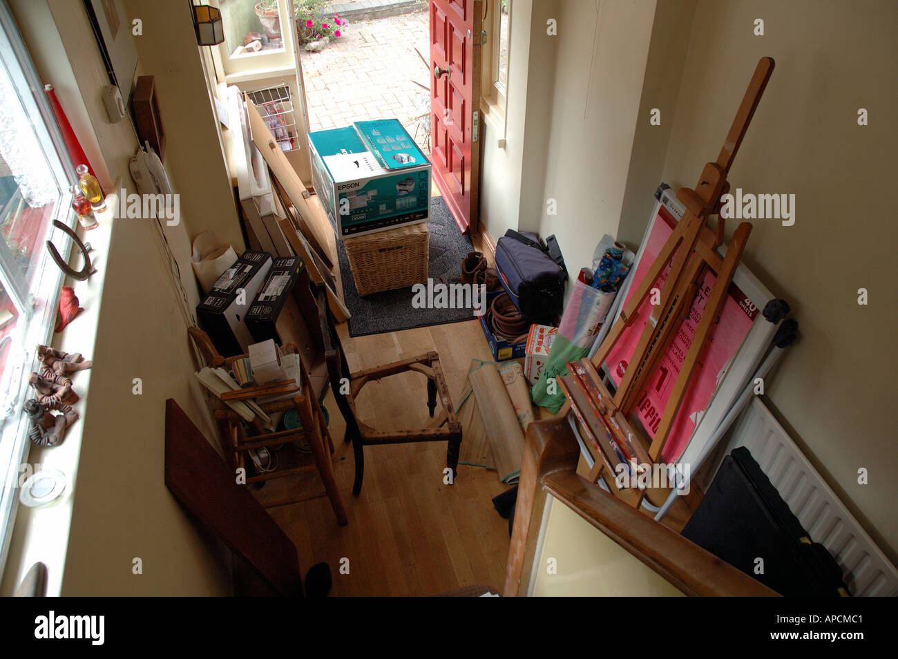 Moving house boxes chaos hi-res stock photography and images - Alamy