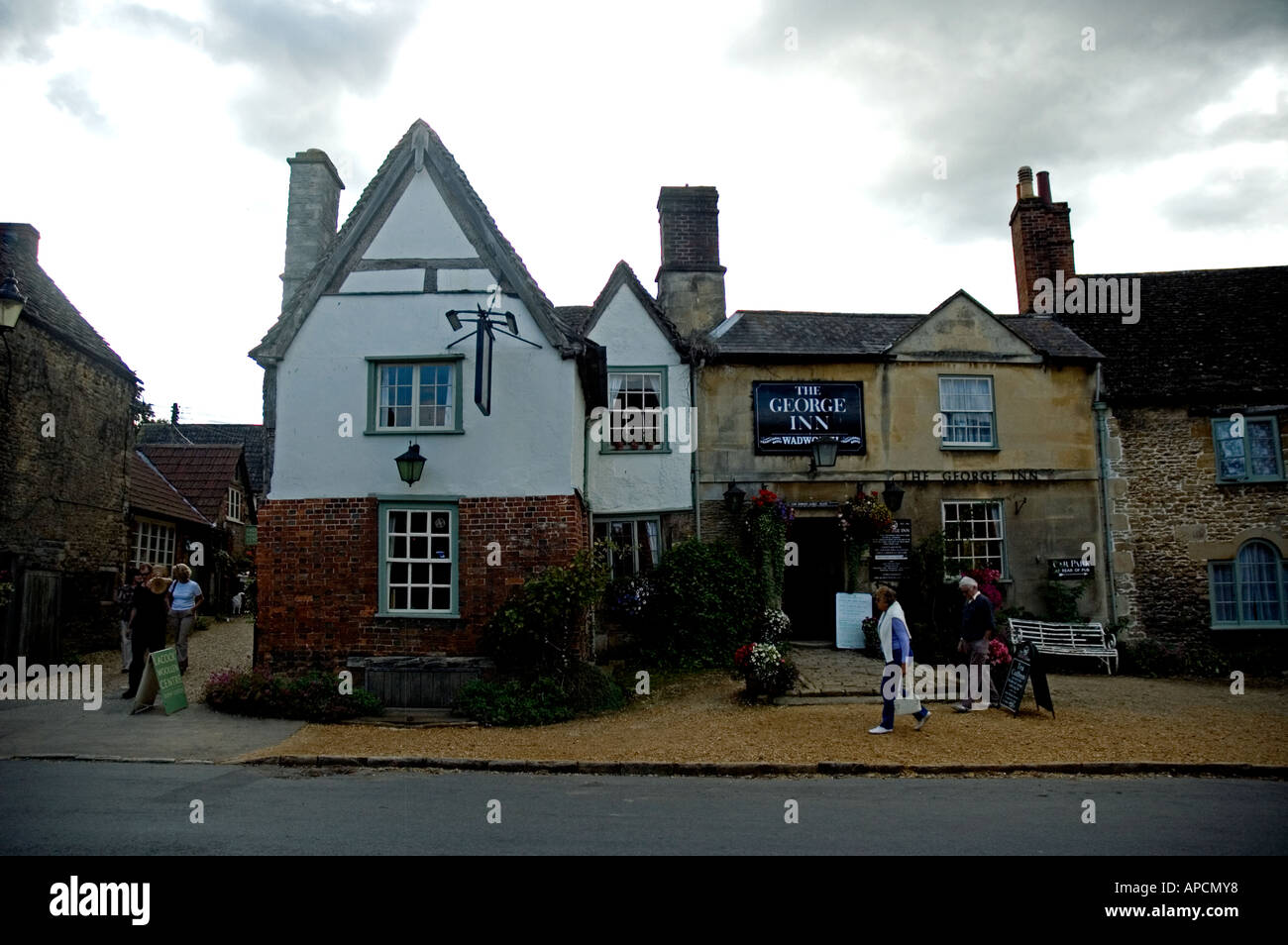 George inn lacock wiltshire england hi-res stock photography and images ...