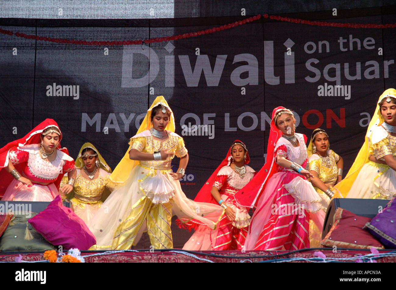Annual Hindu Diwali festival of light in Trafalgar Square London Stock ...