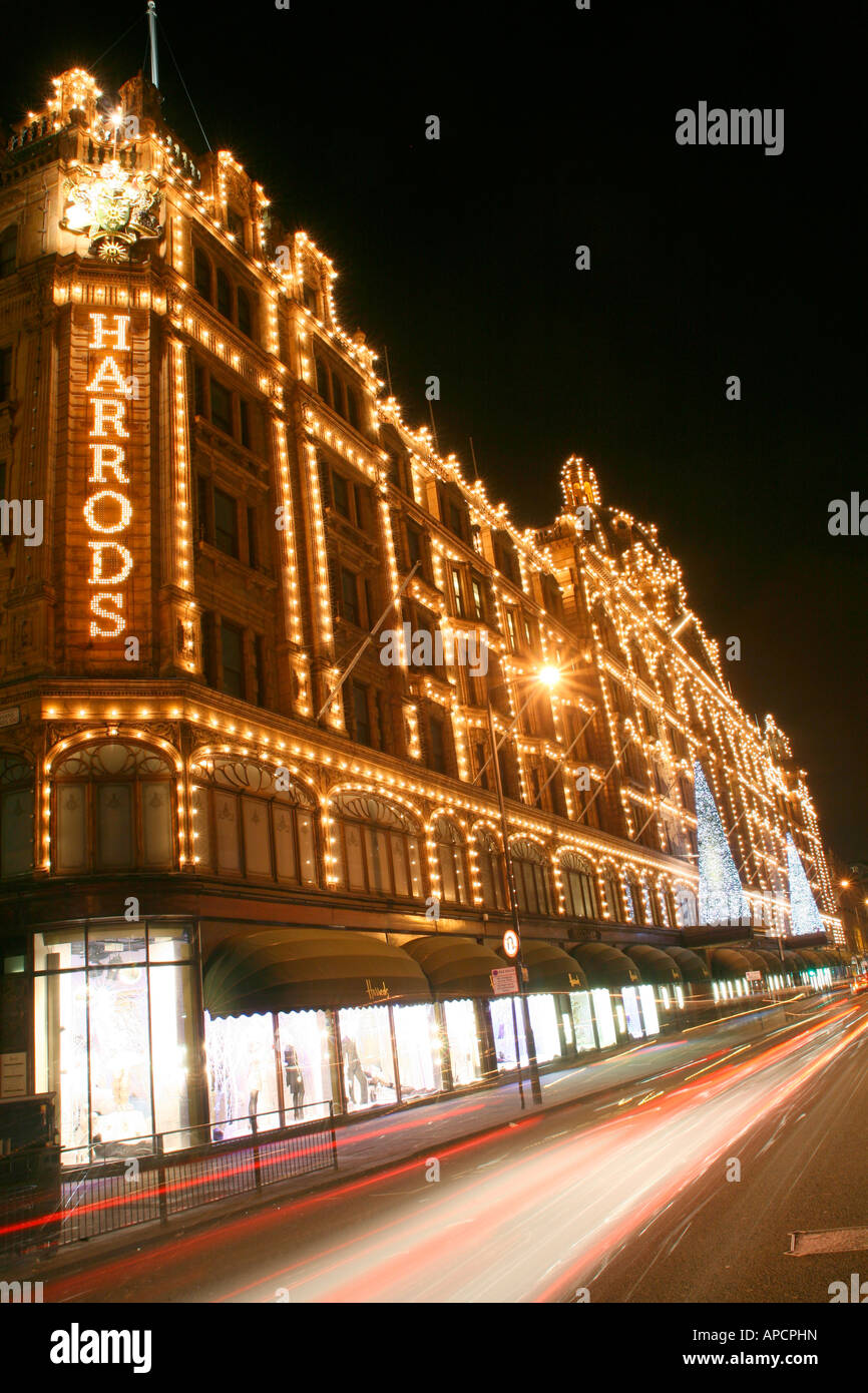 Harrods at night hi-res stock photography and images - Alamy