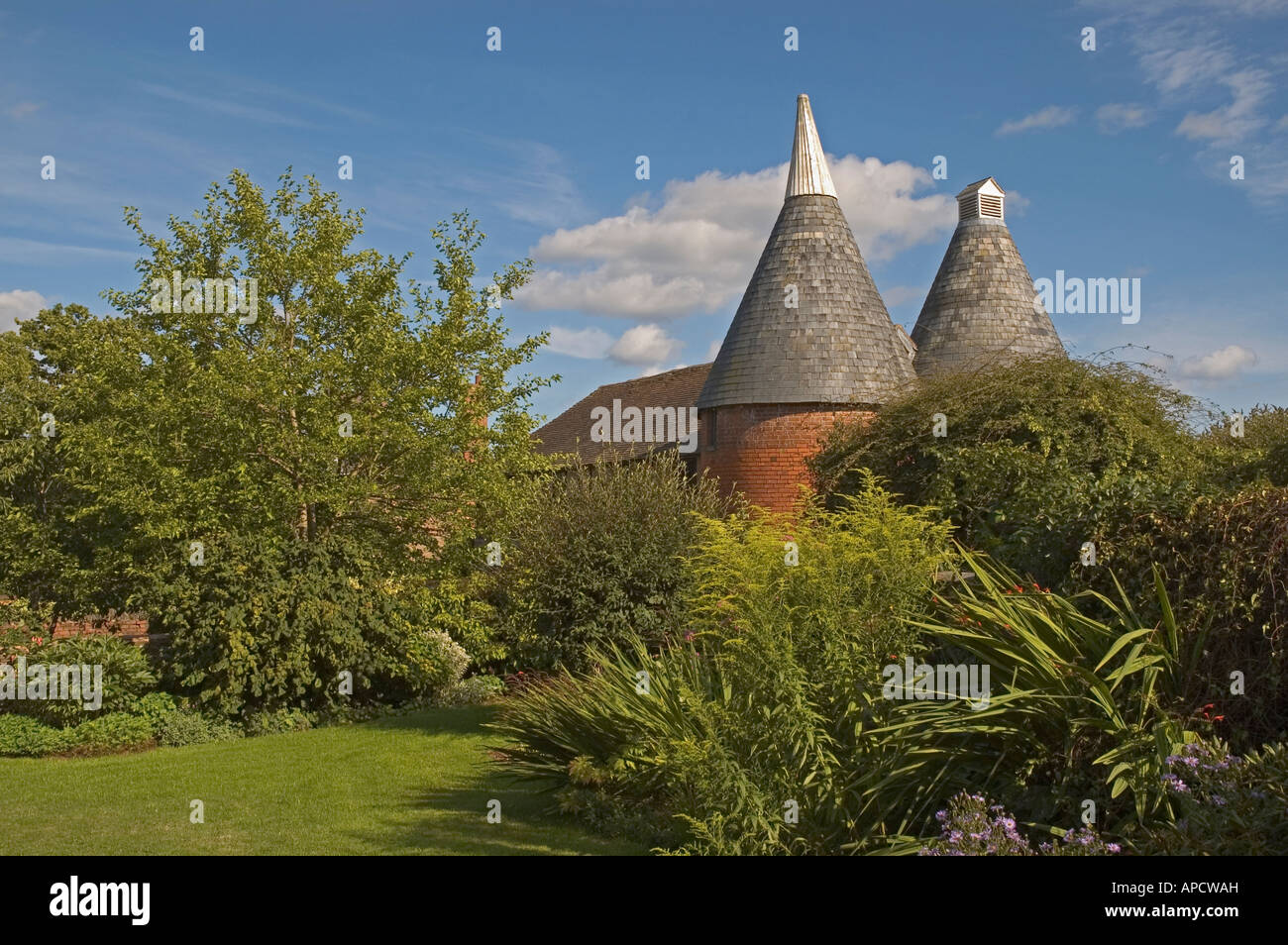 Converted oast houses Bromyard Herefordshire UK Stock Photo - Alamy