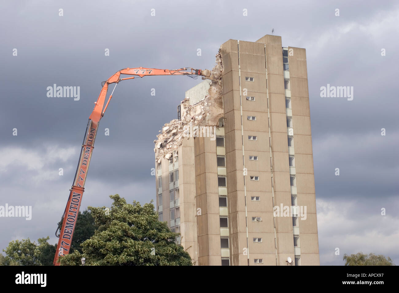 Demolition tower block flats hi-res stock photography and images - Alamy
