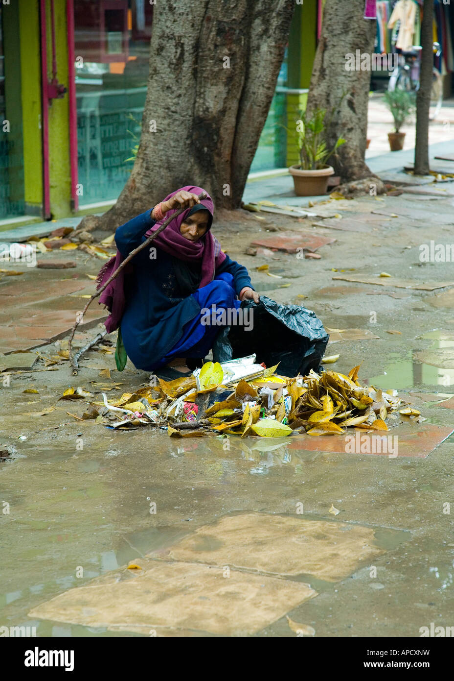 Sweeper lady hi-res stock photography and images - Alamy