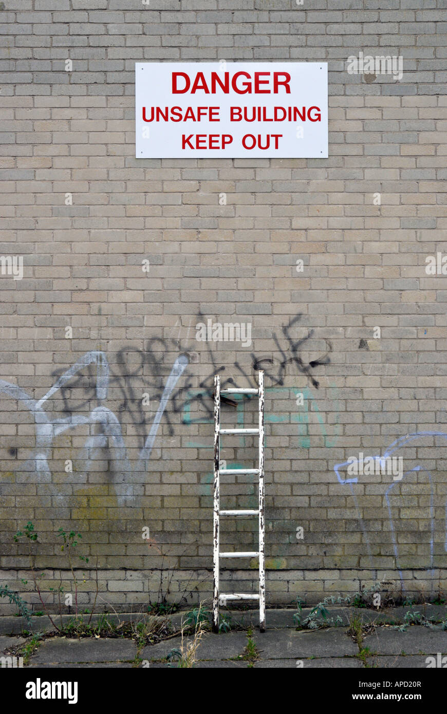 Warning Sign Unsafe Building Stock Photos & Warning Sign Unsafe ...