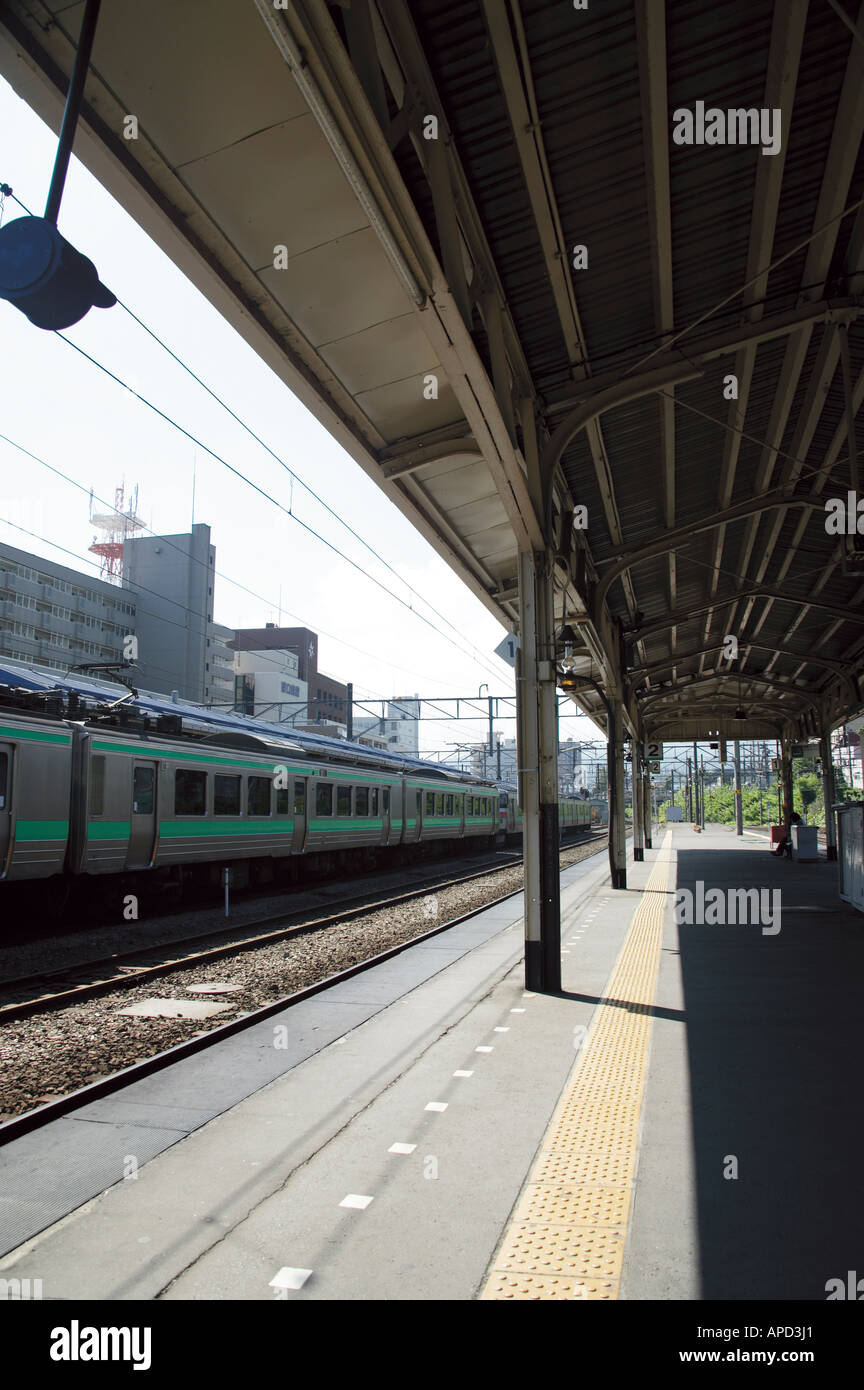 Otaru railway station train platform Stock Photo - Alamy