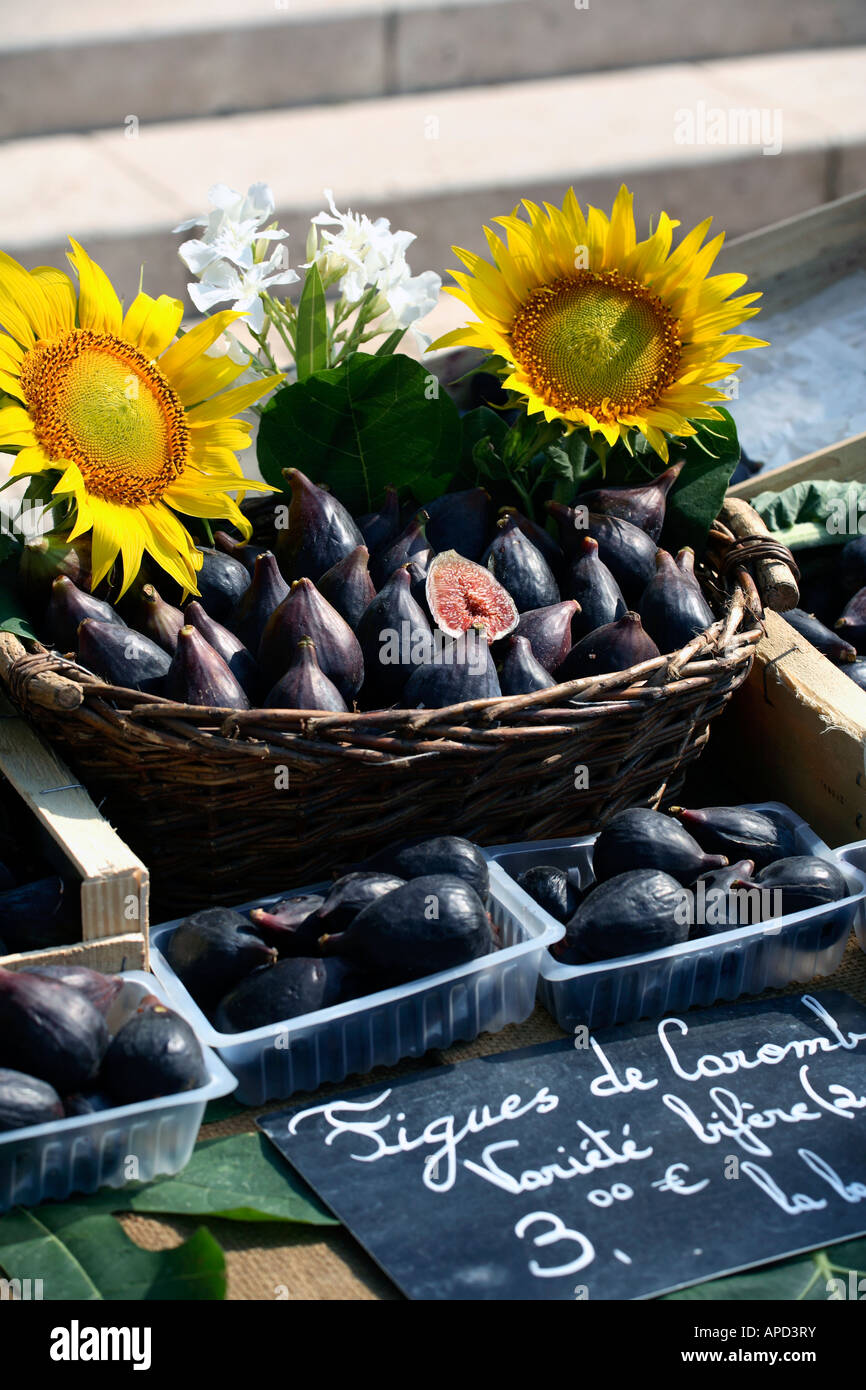 france aquitaine lot et garonne monflanquin a market in the main square ...