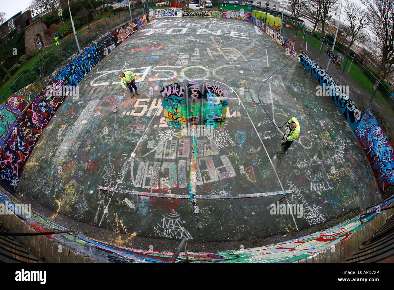Council contractors start to remove graffiti from Tarner Park in ...