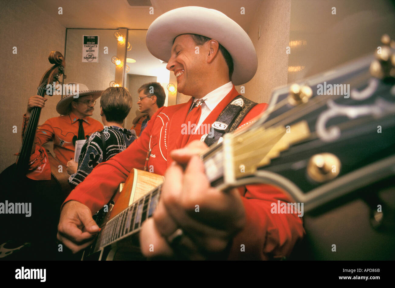 Musicians backstage grand ol opry hi-res stock photography and images ...