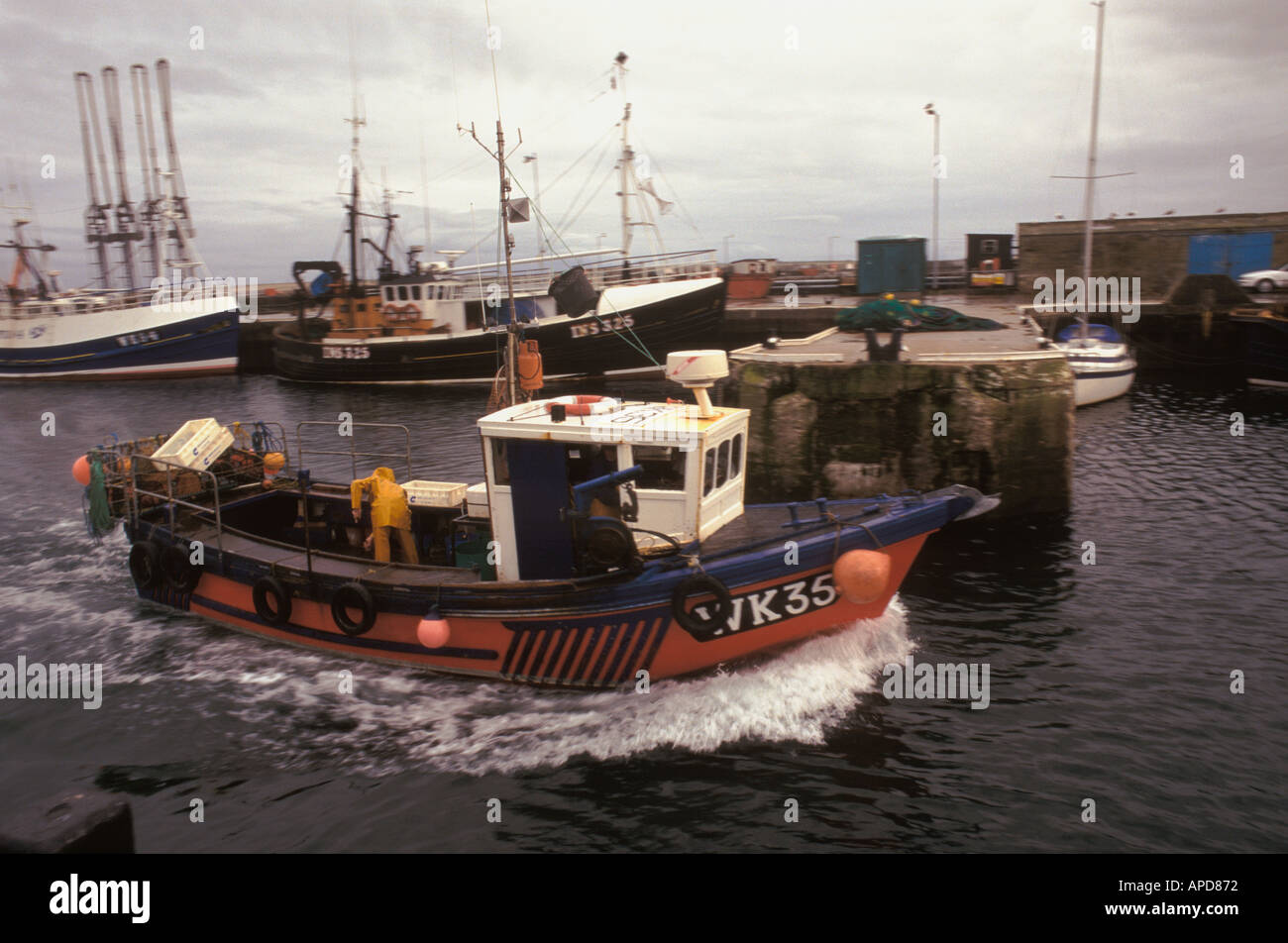 Scrabster caithness fishing boat trawler hi-res stock photography and ...